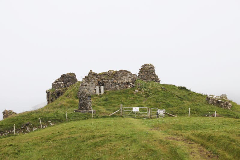 Dunakin Castle, Kyleakin stock photo. Image of destination - 38446994