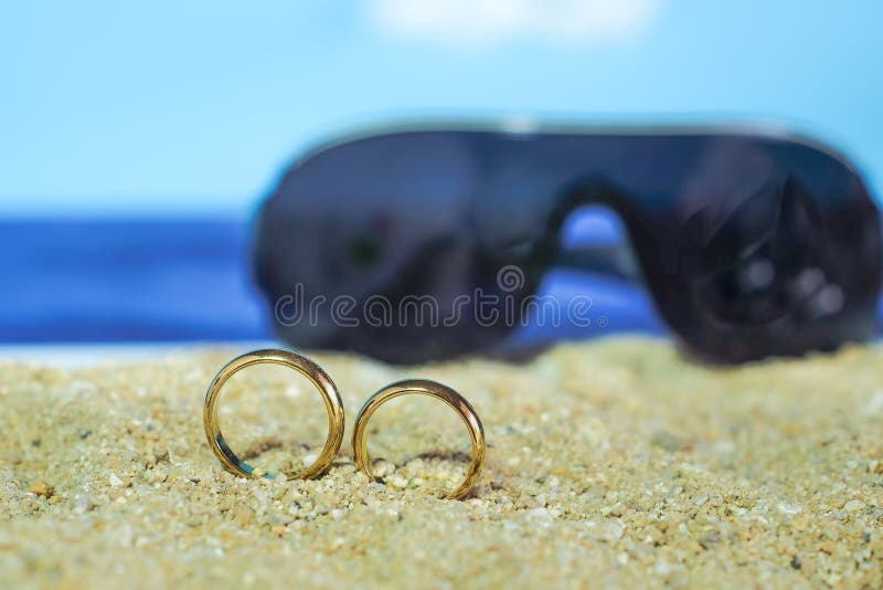 Duo Gold Wedding Ring on Sea Beach ,wedding Stock Photo - Image of ...