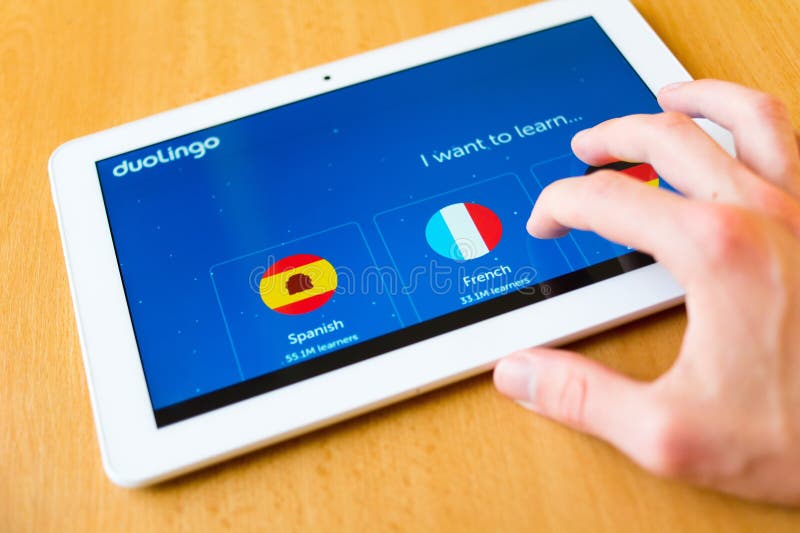 Duolingo editorial stock photo. Image of editorial, hand - 69976578