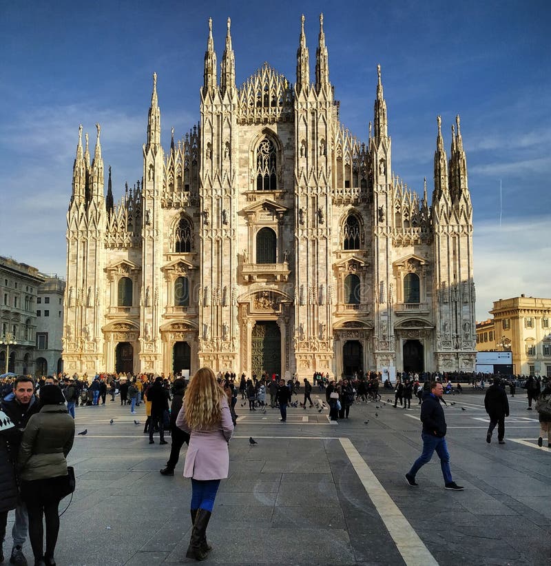Duomo di Milano editorial photography. Image of milan - 138299927