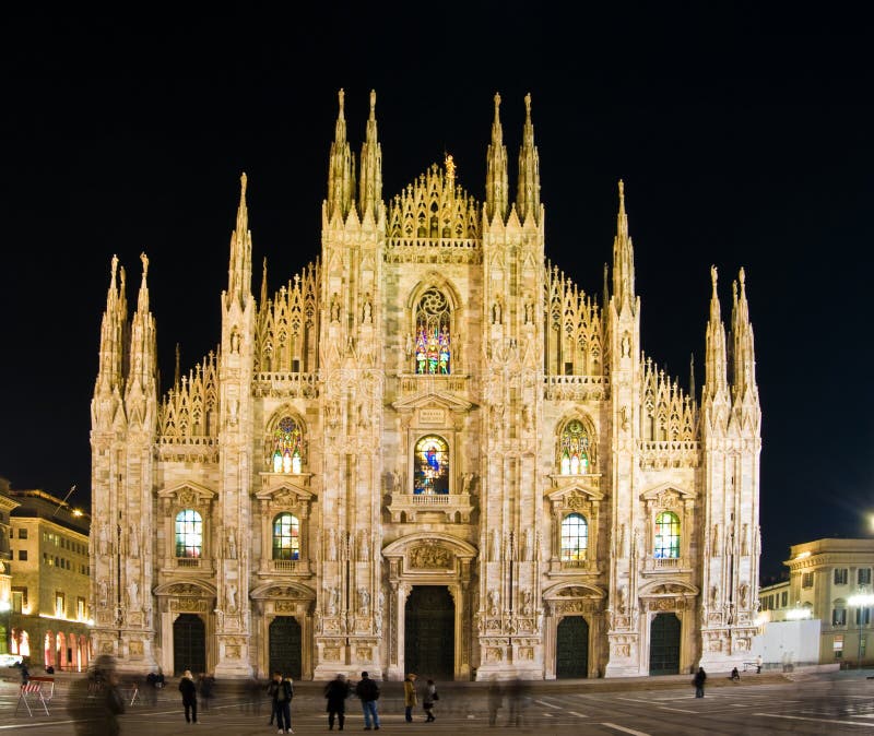 Duomo Milano alla notte fotografia stock. Immagine di palazzo - 14496536