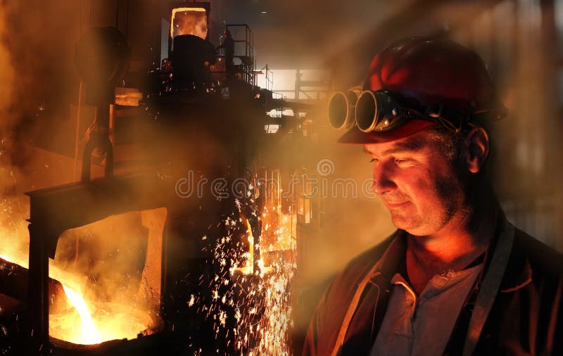 Dur Labeur Dans Une Fonderie Photo stock - Image du usine, métier: 28904840