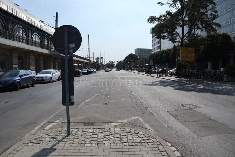 Durchfahrt, in Deutschland stockfoto. Bild von datenbahn - 128681342