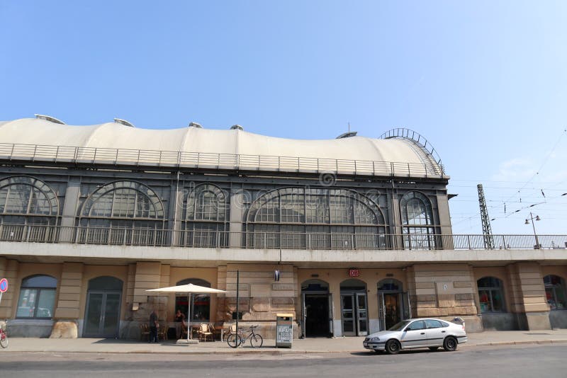 Durchfahrt, in Deutschland stockfoto. Bild von datenbahn - 128681342