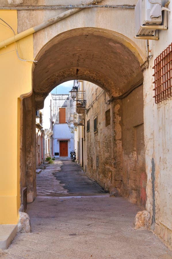 Durchgang. Manduria. Puglia. Italien. Stockbild - Bild von jahrhundert ...