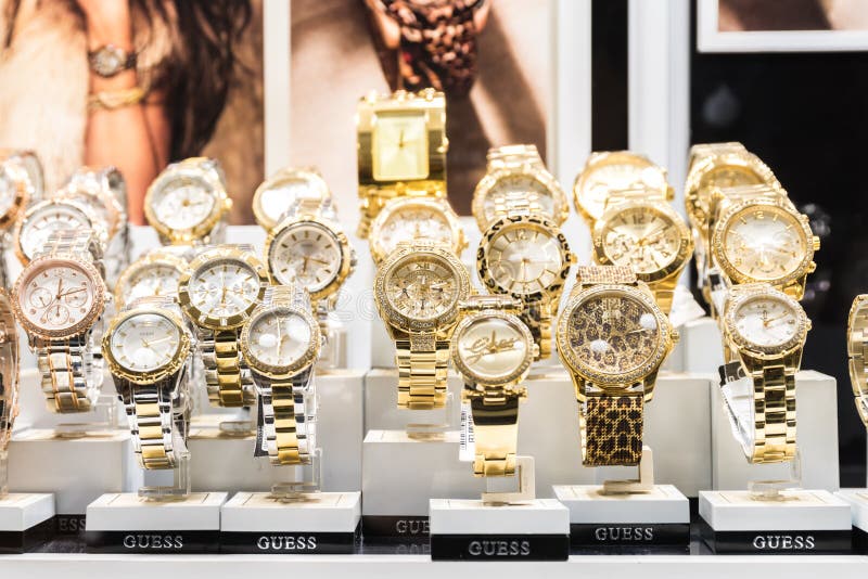 Dure Horloges Voor Verkoop in Luxewinkel Redactionele Fotografie ...