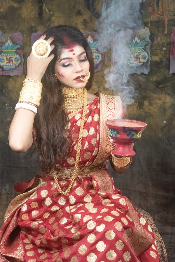 Concept Agomoni Shoot,Traditional Bengali Woman Performing the Dhunuchi ...