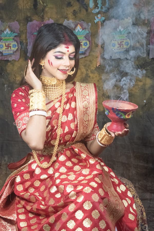 Concept Agomoni Shoot,Traditional Bengali Woman Performing the Dhunuchi ...