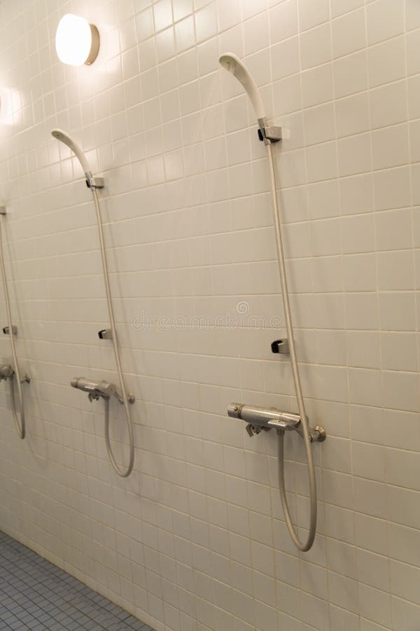 Duschrum arkivfoto. Bild av obebott, lokal, dusch, tegelplatta - 39205476