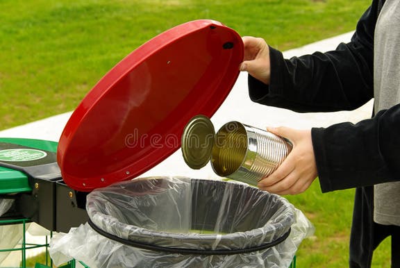 9+ Dustbin hand Free Stock Photos - StockFreeImages