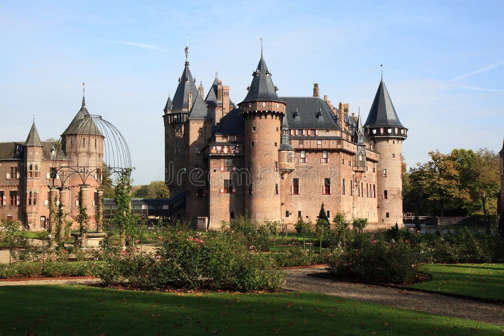 Dutch castle editorial photography. Image of towers, haarzuilens - 22029197