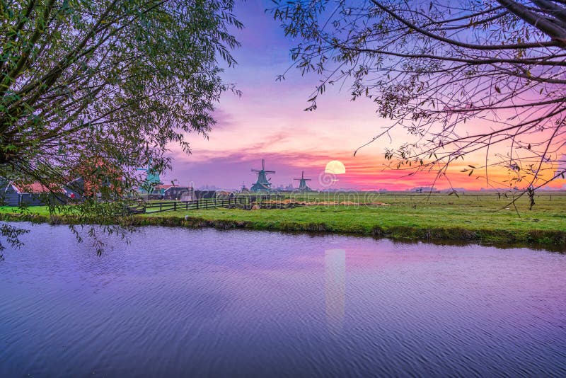 Dutch Countryside Canals and Traditional Houses Stock Image - Image of ...