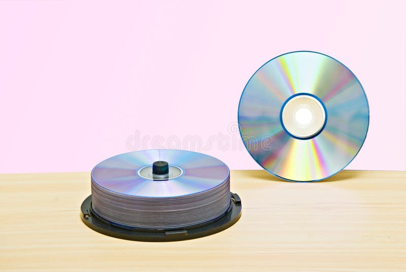 DVD y paquete de DVDs imagen de archivo. Imagen de confiable - 10495819