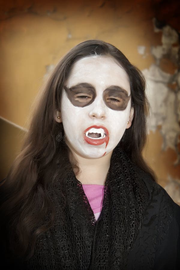 Dziewczyna wampir obraz stock. Obraz złożonej z potomstwa - 16749523