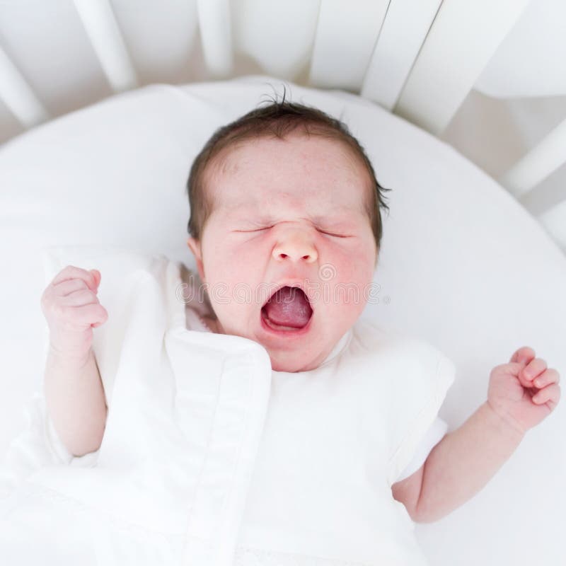 Dziewczynki ziewanie zdjęcie stock. Obraz złożonej z cukierki - 44746006