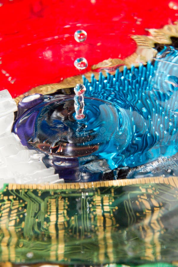 Technology drop foto de archivo. Imagen de gota, ordenador - 102955926