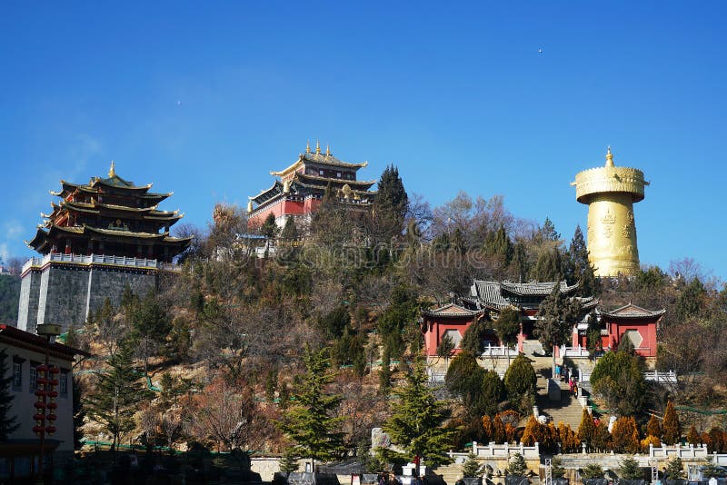 Dukezong Ancient Town, Shangri-La County Foto Editorial - Imagem de ...
