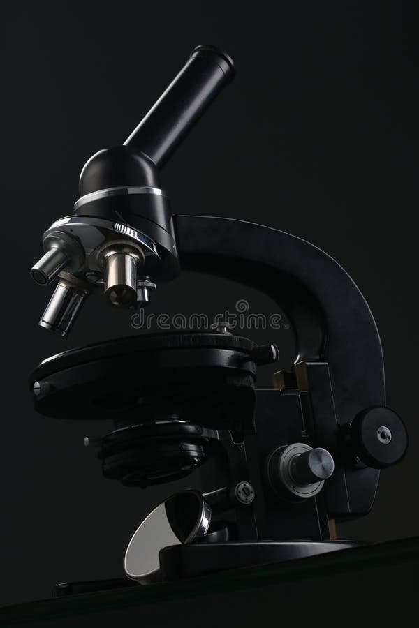 Black Microscope on Dark Background Stock Foto - Image of zwart ...