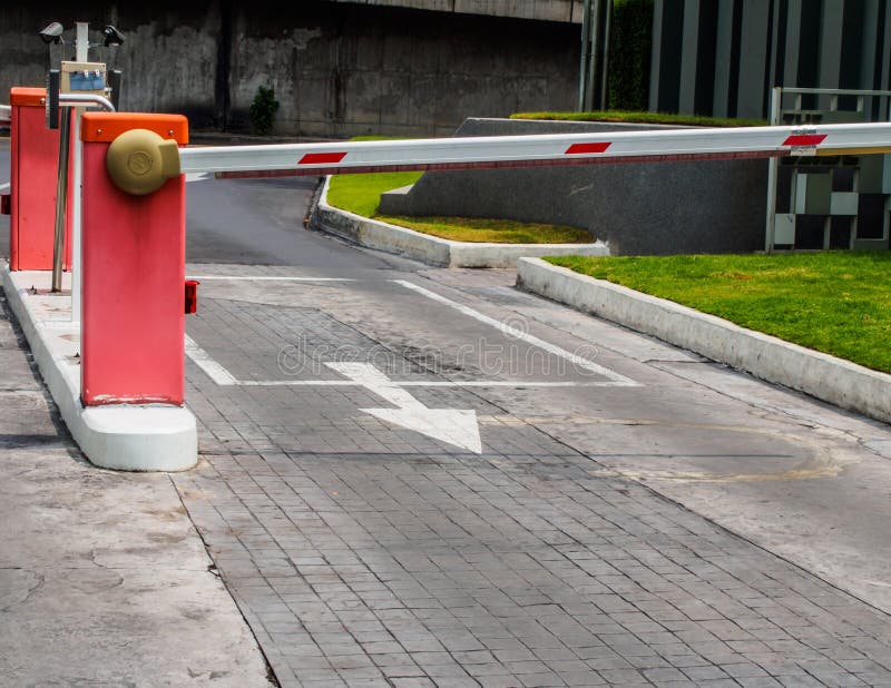 Auto Barrier Gate for Entrance and Exit from Building 库存图片 - 图片 包括有 住宅 ...