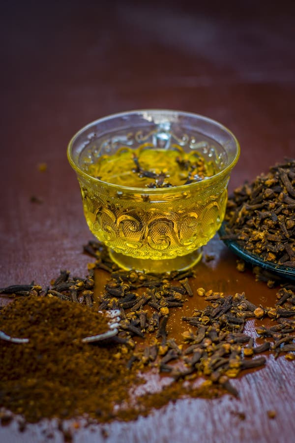 Tea of Clove or Laung with Raw Cloves and Its Powder. 库存图片 - 图片 包括有 类似 ...