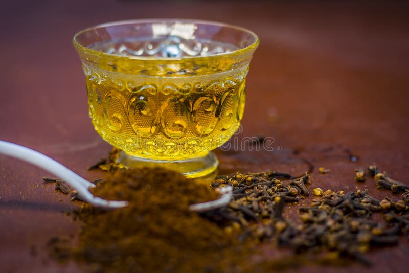 Tea of Clove or Laung with Raw Cloves and Its Powder. 库存图片 - 图片 包括有 丁香 ...