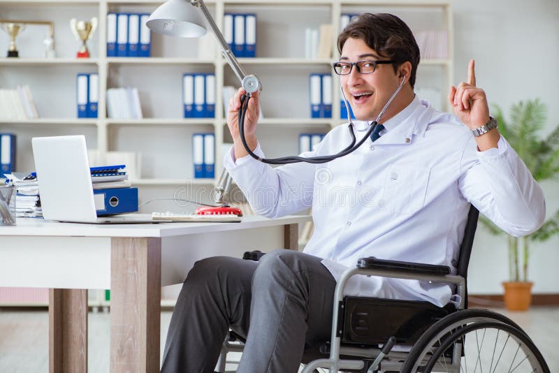 The Disabled Doctor on Wheelchair Working in Hospital Immagine Stock ...