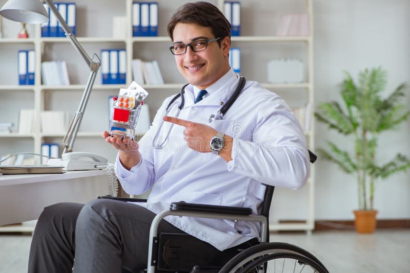 The Disabled Doctor on Wheelchair Working in Hospital Stock Foto ...
