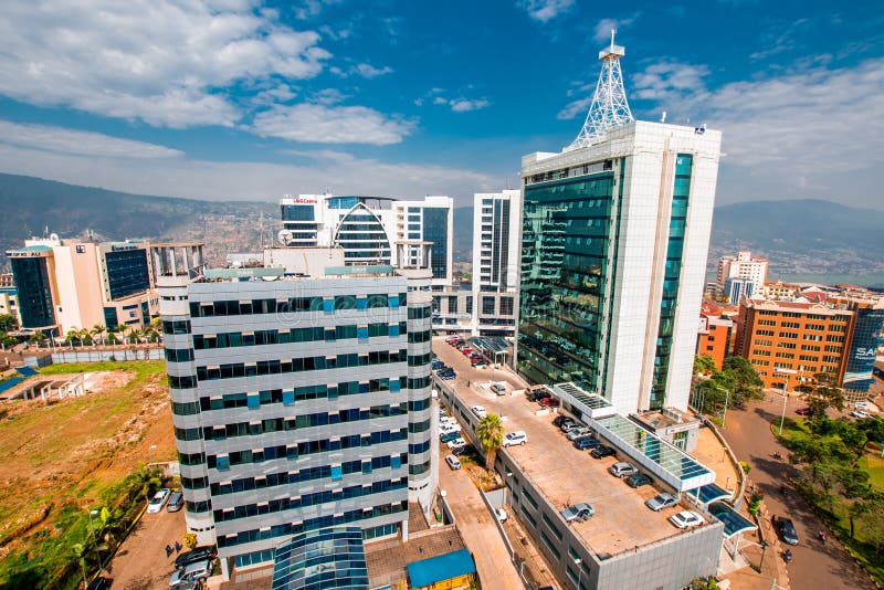 Kigali, Ruanda - 21 De Setembro De 2018: Um Carro Passa O Centr Da ...