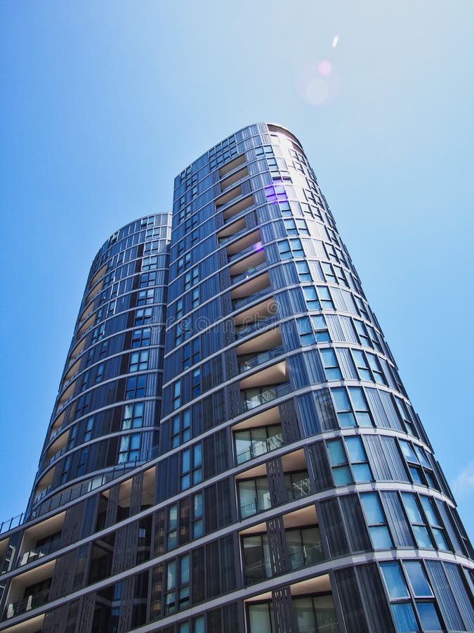 Modern Curved High Rise Apartment Building Immagine Stock - Immagine di ...