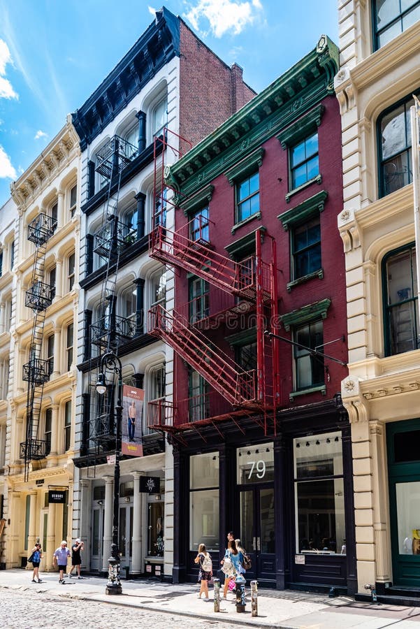 Luxury Fashion Storefront in Soho in New York Fotografia Editoriale ...