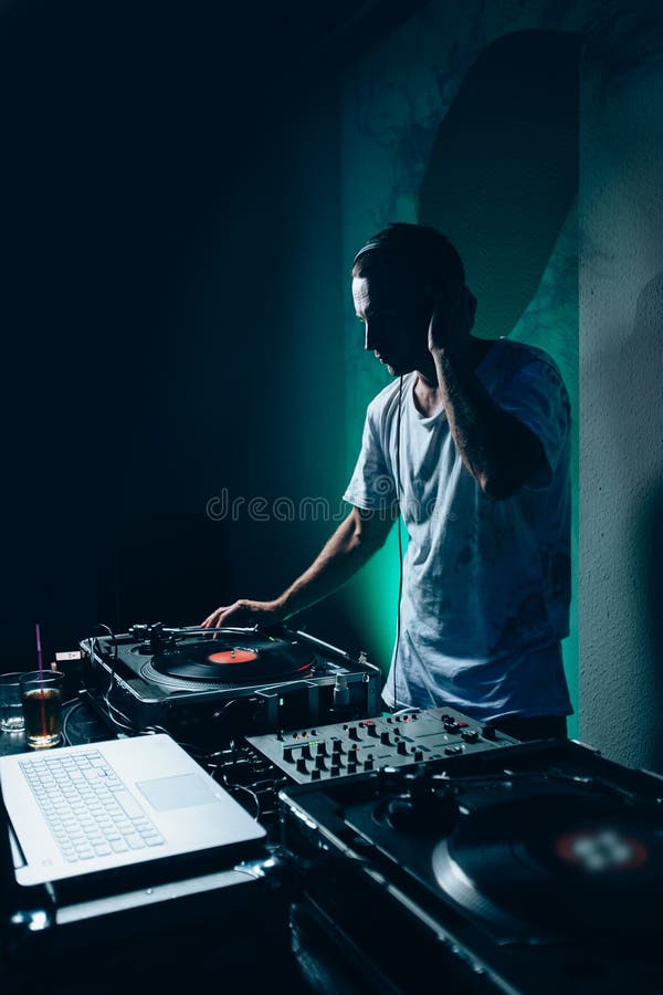 DJ obraz stock. Obraz złożonej z gracz, colour, playing - 4848507