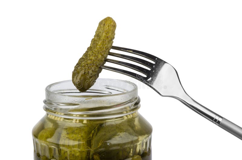Ingelegde augurk op vork stock foto. Afbeelding bestaande uit gezond ...