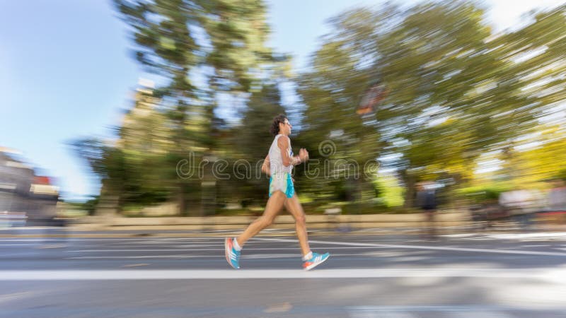 Marathon Runner Ultra Wide Angle Side View Foto de archivo editorial ...