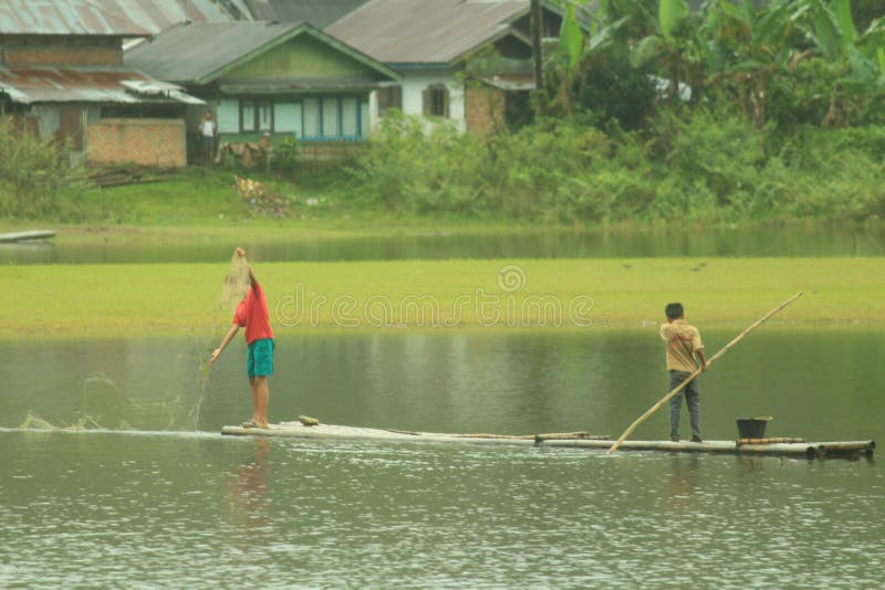 Rakit obraz editorial. Obraz złożonej z woda, dżdżysty - 48890725