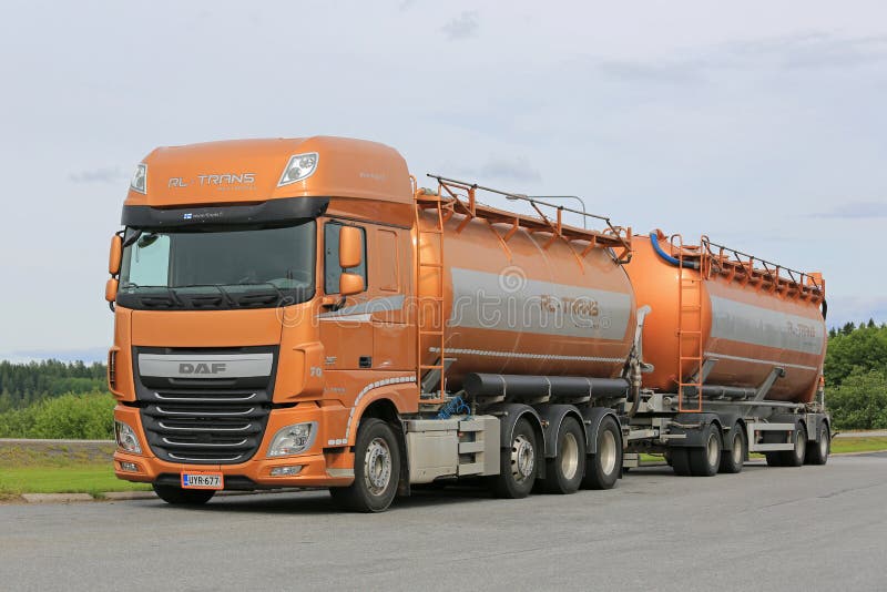 New DAF XF Tank Truck Parked Image stock éditorial - Image du fret ...