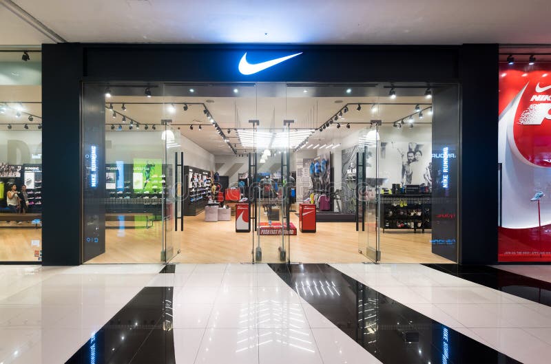 Nike Store at Pavilion Mall, Kuala Lumpur Imagen de archivo editorial ...