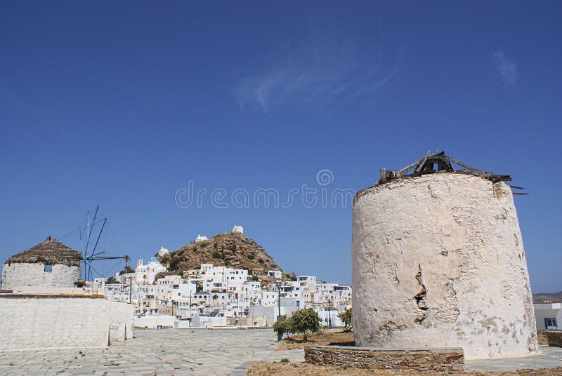 E Edifici Bianchi Sull'isola Greca Di Ios Nelle Cicladi Fotografia ...