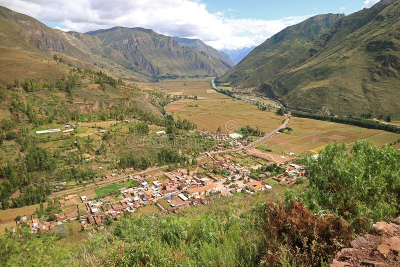 Vista Panorámica Del Paisaje De La Montaña Y Del Campo De Perú Imagen ...