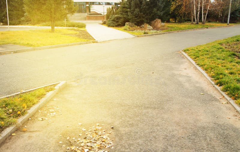 Le Croisement De Deux Chemins Gravellent Des Routes Avec Le Travelli De ...