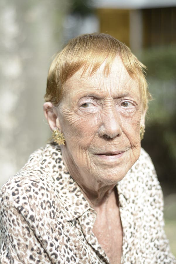 109 Fotos de Stock de Who Voices Granny - Fotos de Stock Gratuitas e ...