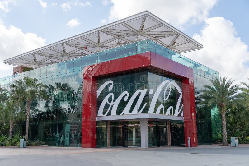 Exterior Image of the Coca Cola Store Shop Front Редакционное Фото ...