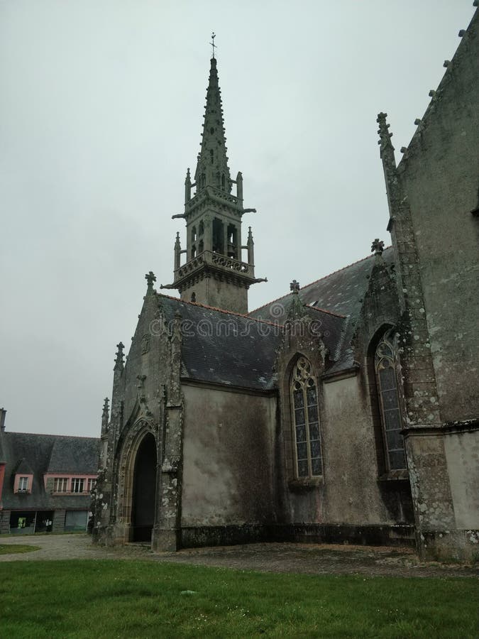 Medieval Old Cathedral in French Village 库存照片 - 图片 包括有 法国, 美丽如画: 153560916