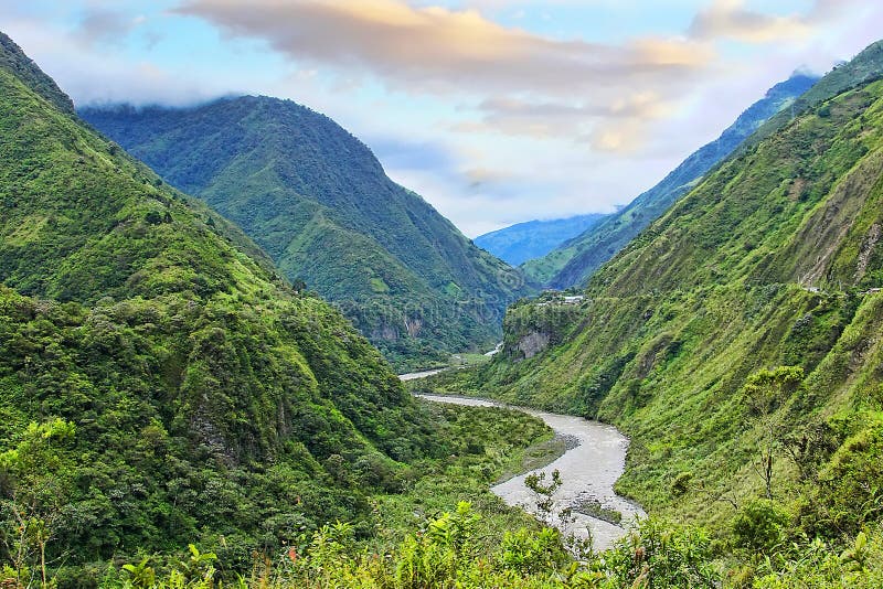 Andes Mountain Tops in Ecuador Stockfoto - Bild von regnerisch, regen ...