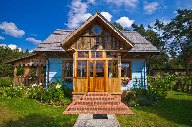 Wooden Rural House in Poland, Roztocze Region 库存照片 - 图片 包括有 门廊, 宾馆 ...