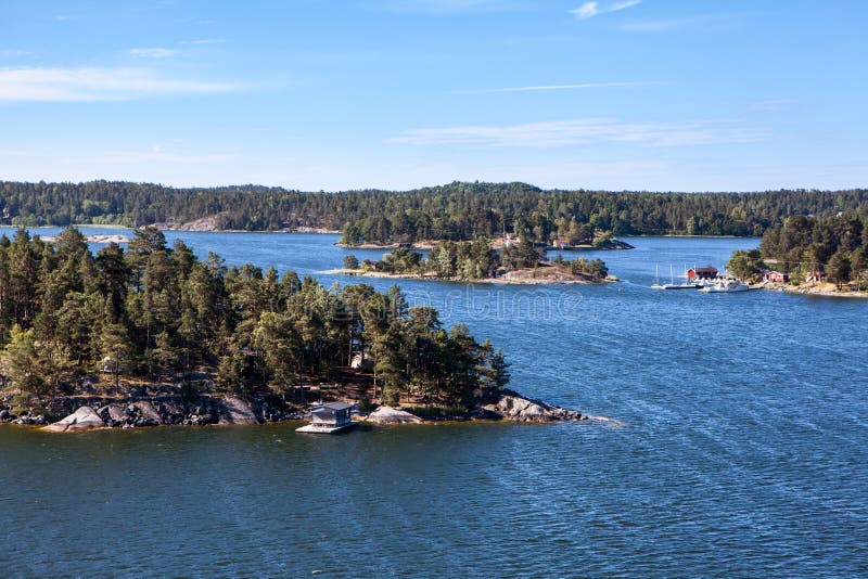 Ilhas Com Costas Rochosas Grupo De Ilhas Tropicais, Vista De Cima De ...