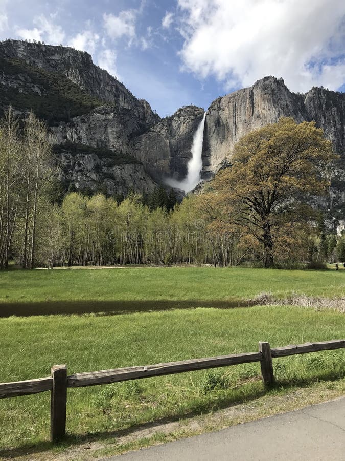 Waterfall Yosemite Spring stock photo. Image of national - 117038938