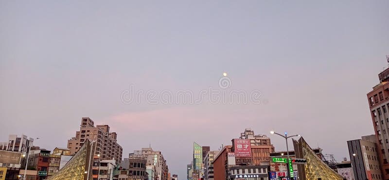 Early Moon Rise Evening Sky Editorial Photography - Image of evening ...