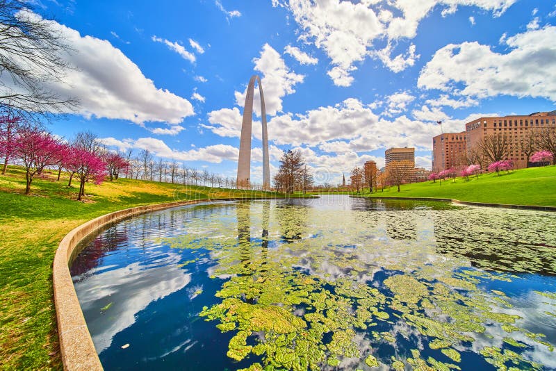 Early Spring Vibrant View of St. Louis Gateway Arch from Pond Covered ...