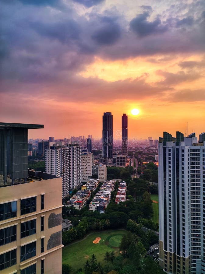 Early Sunset Light Starts To Flood District Park Editorial Photo ...