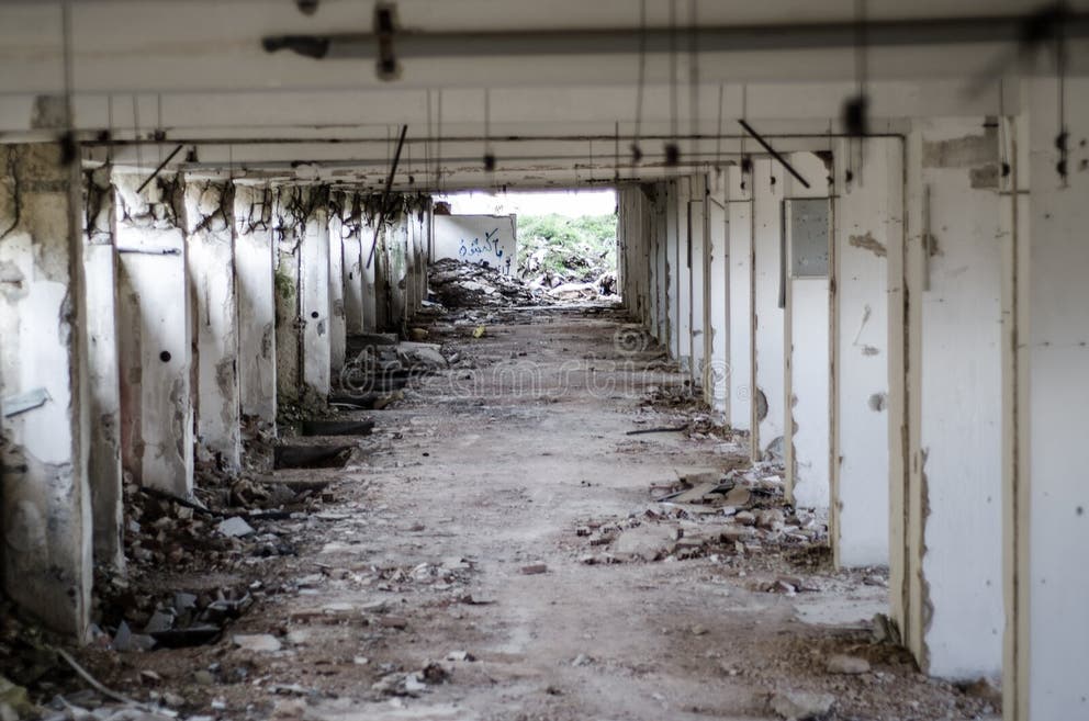 Earthquake Damage Failure Column Stock Image - Image of crisis, glass ...